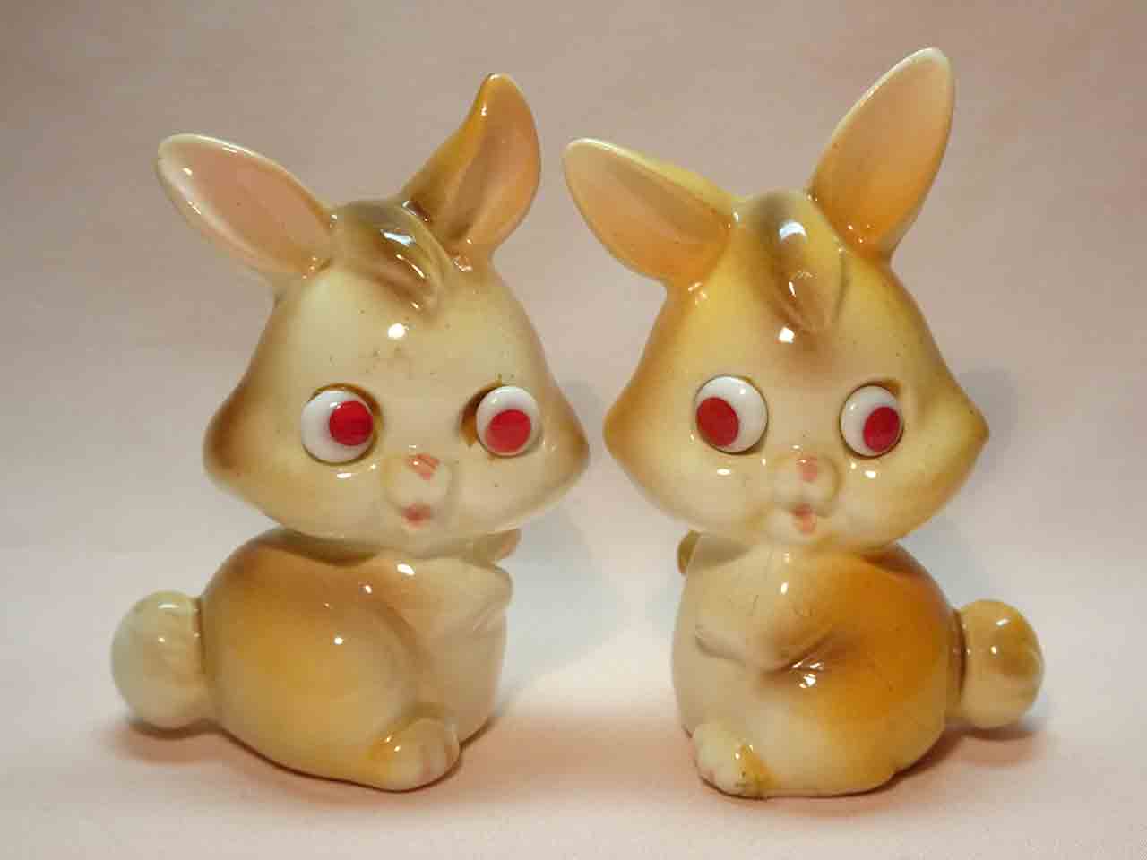 Novelty Salt & Pepper Shakers Club